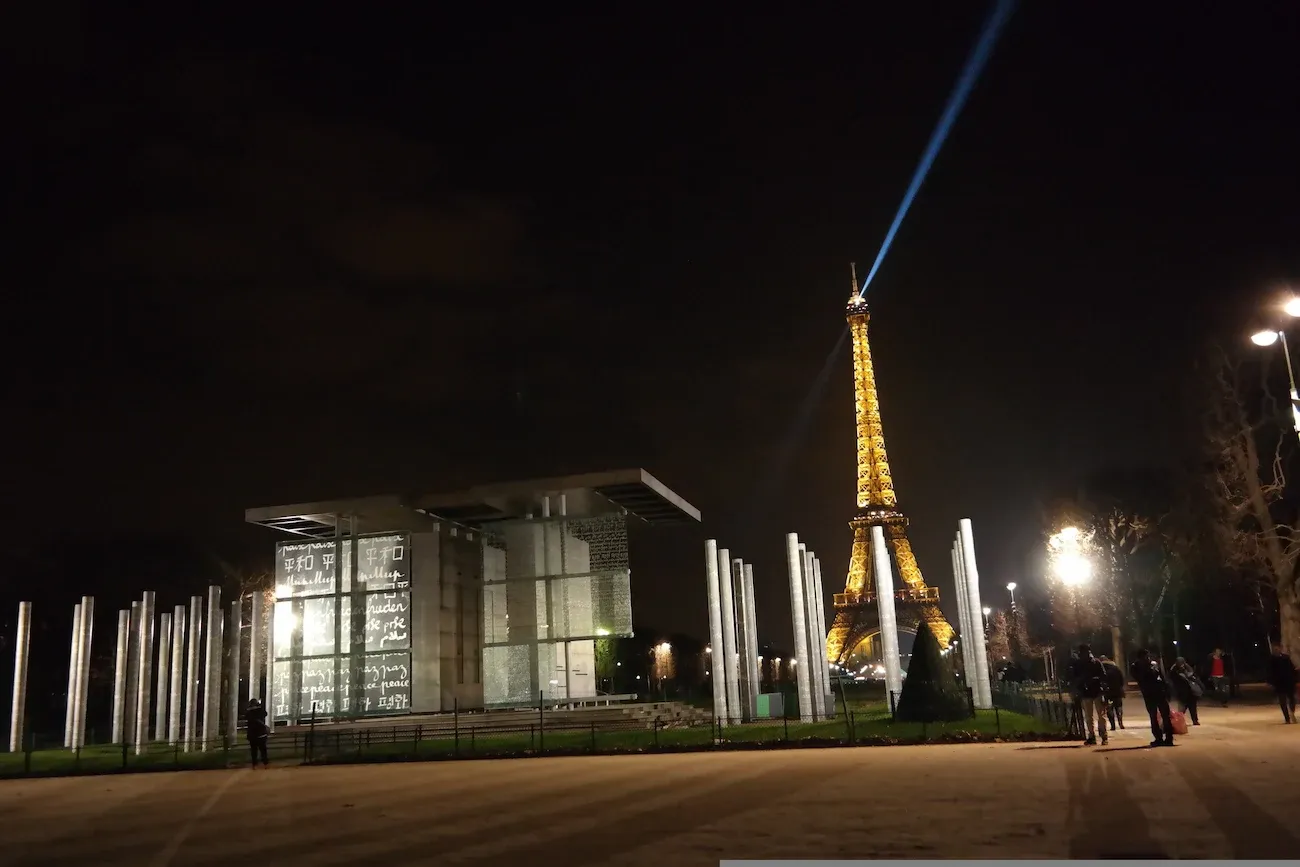 When does the Eiffel Tower sparkle? | 2026